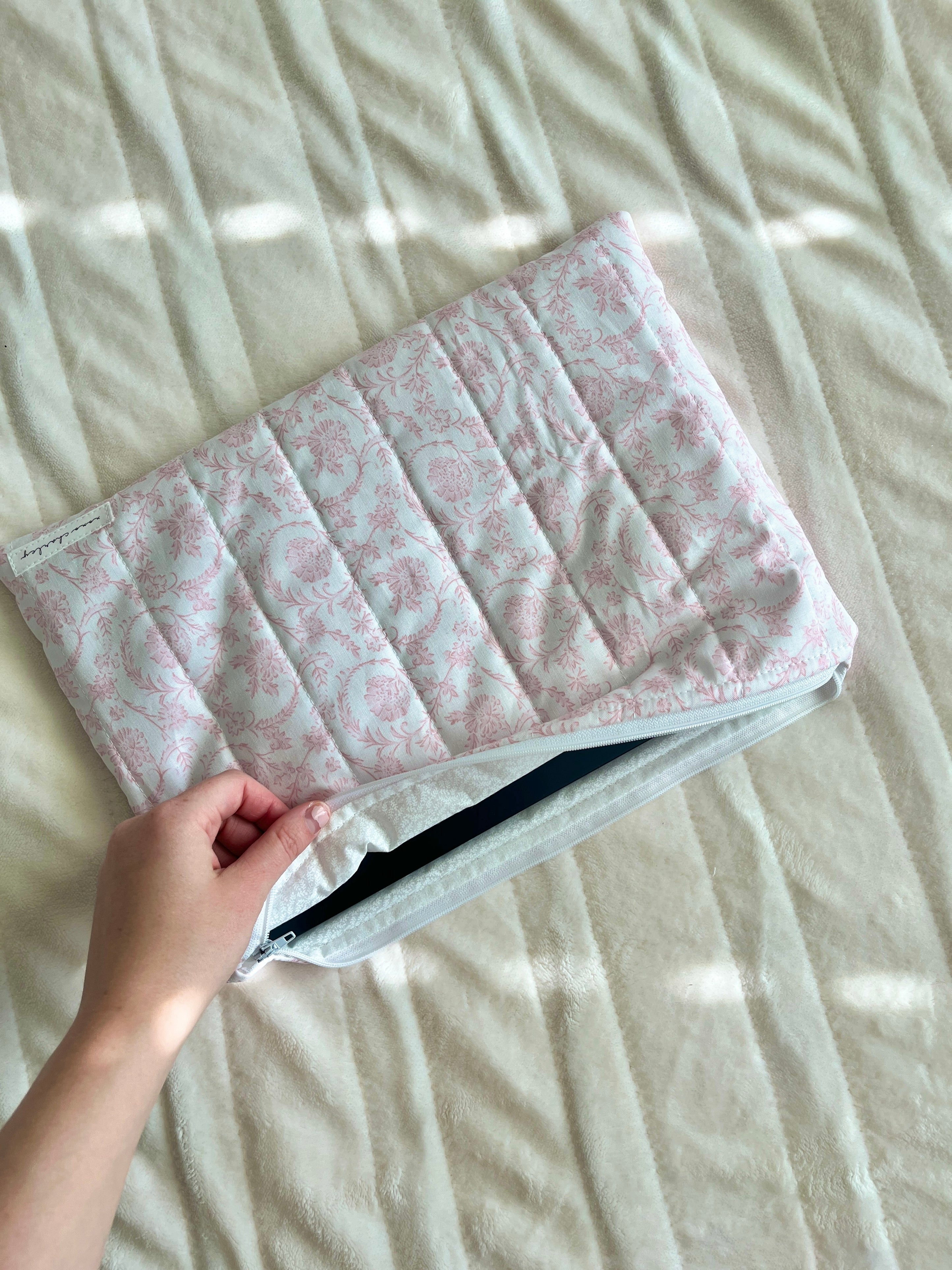 The Vintage Pink Laptop & Tablet Sleeve – Xoxo Charley